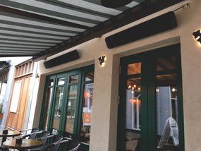 Nástěnný terasový infrazářič s časovačem, 2400 W, černý