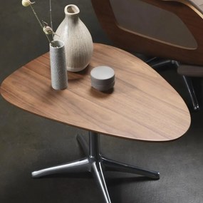 Ořechový odkládací stolek Flexlux ke křeslu Clement 48 x 64 cm
