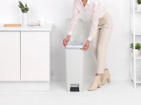 Brabantia Pedálový koš StepUp 40L světle šedý