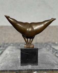 Moderní bronzová socha - Vyrovnávací Žena