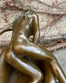 Erotická bronzová socha soška - Nahá sexy žena na křesle 2