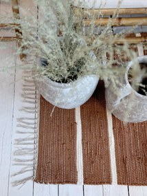 Hnědý bavlněný koberec s pruhy a třásněmi Rag walnut - 70*160 cm