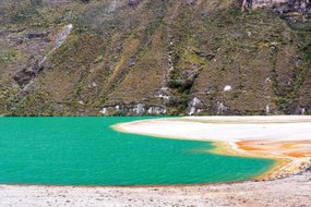 DIMEX | Samolepicí vliesová fototapeta na zeď Jezero v Andách MA-5-3065 | 375 x 250 cm | zelená, bílá, oranžová