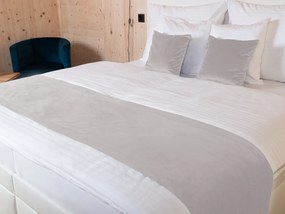 Biante Sametový přehoz/běhoun na postel Velvet Premium SVP-018 Světle šedý 50x140 cm
