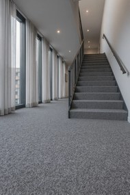 Betap, Metrážový koberec Primo 73 sv. šedý, zátěžový, na míru, šíře 4m, šedá, resine, chodba / předsíň