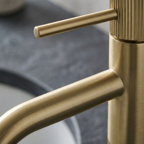 Umyvadlová baterie REA LUNGO STRIPE nízká, zlatá kartáčovaná
