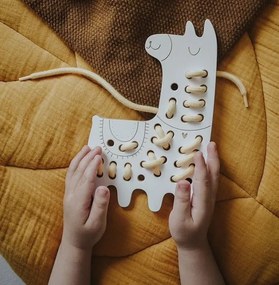 Montessori dřevěná prepletacia hračka - lama