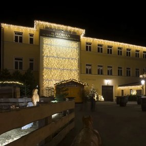 Easy Fix LED světelný závěs venkovní, 100 × 500 cm, teple bílá, 500 diod, bílý kabel, IP67, prodlužovací