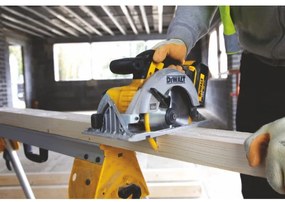 DeWALT DCS391N Aku kotoučová pila (165mm/18V/bez aku)