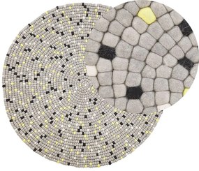 Kulatý koberec z plstěných koulí, ⌀ 140 cm, světle šedý PENEK Beliani