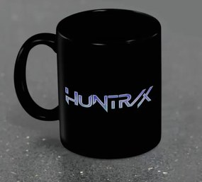 Hrnek Pyramid International K-Pop Demon Hunters - Huntrix Logo 315 ml Vícebarevná