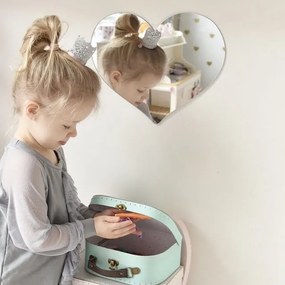 Zrcadlo do dětského pokoje srdce