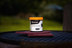 Petromax ochranná pasta na ohniště a grily s brusnými houbičkami