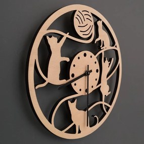 AMADEA Dřevěné hodiny nástěnné kulaté s motivem hrajících si koček, masivní dřevo, průměr 25 cm
