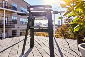 Elektrický gril se stojanem Weber Lumin Compact, Black