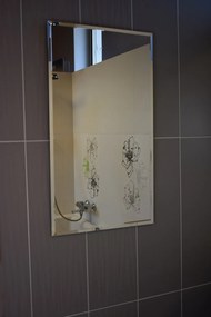 AMIRRO Zrcadlo na zeď do pokoje do ložnice do předsíně a na chodbu do koupelny nalepovací CRYSTAL 29 x 40 cm s fazetou 10 mm bez závěsů 712-710