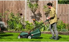 BOSCH UniversalRotak 34-405 / Sekačka na trávu / 1300W / Záběr 34 cm /