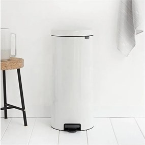 Bílý nášlapný ocelový odpadkový koš 30 l NewIcon – Brabantia