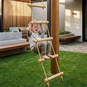 AIYAPLAY Ninja Line dětský lanový žebřík s 5 příčkami a slackline 1,8 m — přírodní dřevo, včetně 2 karabin a 2 popruhů na strom (3–8 let)