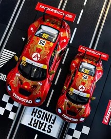 Carrera 23998 Digital 124 Porsche 911 GT3 R / Auto pro autodráhu / 1:2
