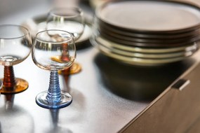 Sada 4ks ručně foukané sklenice na víno s barevným podstavcem - Ø 8,5*13,5cm / 186ml
