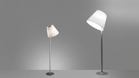 Artemide 0577010A Melampo terra, designová stojací lampa ve stříbrné úpravě s textilním širmem, 2x52W E27, 137cm
