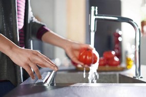 Hansgrohe M71, dřezová baterie M7120-H200 s výsuvnou sprškou, 2-otvorová instalace, sBOX, chromová, 73818000