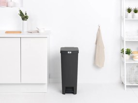 Brabantia STEPUP Pedálový odpadkový koš 40 l - šedá