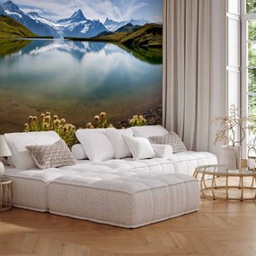 Fototapeta Horská krajina ve Švýcarsku - hory odrážející se v hladině jezera