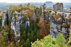 DIMEX | Vliesová fototapeta Malebný výhled na skály MS-5-1664 | 375 x 250 cm| zelená, modrá, šedá