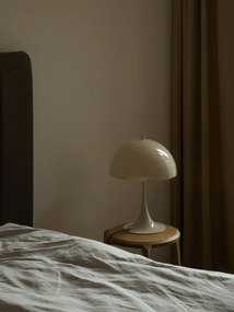 Louis Poulsen Stolní lampa Panthella 320 Opal Beige, béžová barva, plast