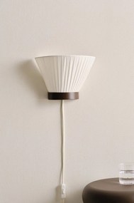 Bílé/hnědé látkové nástěnné svítidlo do zásuvky Alvar – Jotex