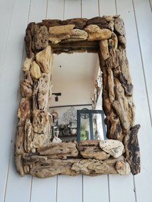 Hranaté zrcadlo z naplaveného dřeva