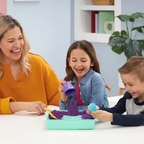 SPIN MASTER Kinetic Sand krabice s podložkou fialová / od 3 let