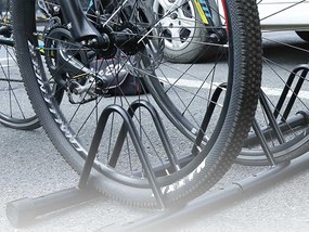 Verk Group Stojan na 3 jízdní kola servisní zábrany pro úschovu jízdních kol