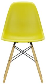 Eames Plastic Chair DSW javor hořčicová černé na koberec Vitra