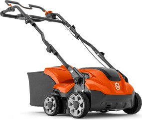 Aku vertikutátor a odmechovač Husqvarna S 138i s baterií a nabíječkou