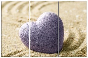 Obraz na plátně - Kámen ve tvaru srdce na písku 1161B (105x70 cm)