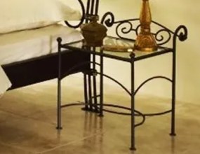 Nábytek ATIKA s.r.o. Kovový noční stolek BELLA Povrchová úprava: Základní (černá, bílá, stříbrná 9006)