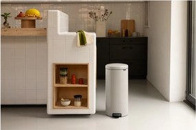Světle šedý nášlapný ocelový odpadkový koš 30 l NewIcon – Brabantia