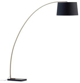 Černá stojací lampa s konstrukcí ve zlaté barvě Kave Home Chop