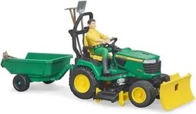 Bruder 62104 Traktor John Deere s přívěsem a zahradníkem / od 4 let