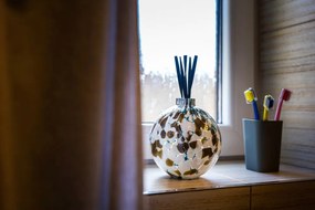 Skleněná olejová lampa SCUTI – Krémová mocha