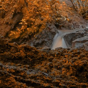 Malvis ® Tapeta Podzimní vodopád Vel. (šířka x výška): 432 x 290 cm