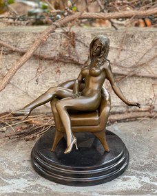 Erotická bronzová socha soška - Nahá sexy žena na křesle 2