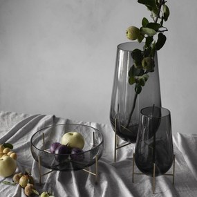 Audo Copenhagen Váza Échasse Smoke/Brushed Brass 28 cm, šedá barva, měděná barva, sklo, kov