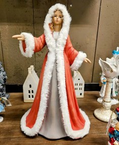 Vánoční dekorace socha Anděl v červeném kabátku s kožíškem - 26*20*40 cm