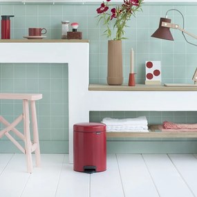 Brabantia NEWICON Pedálový odpadkový koš 5 l - zářivě červená