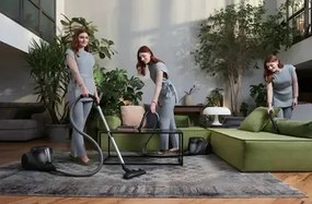 Hoover HP105HM 011 černá / Bezsáčkový vysavač / 700 W / 2 l / 78 dB