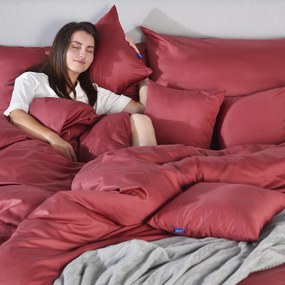 Saténové prodloužené povlečení Red Velvet Velikost: 140 x 220 + 70 x 90